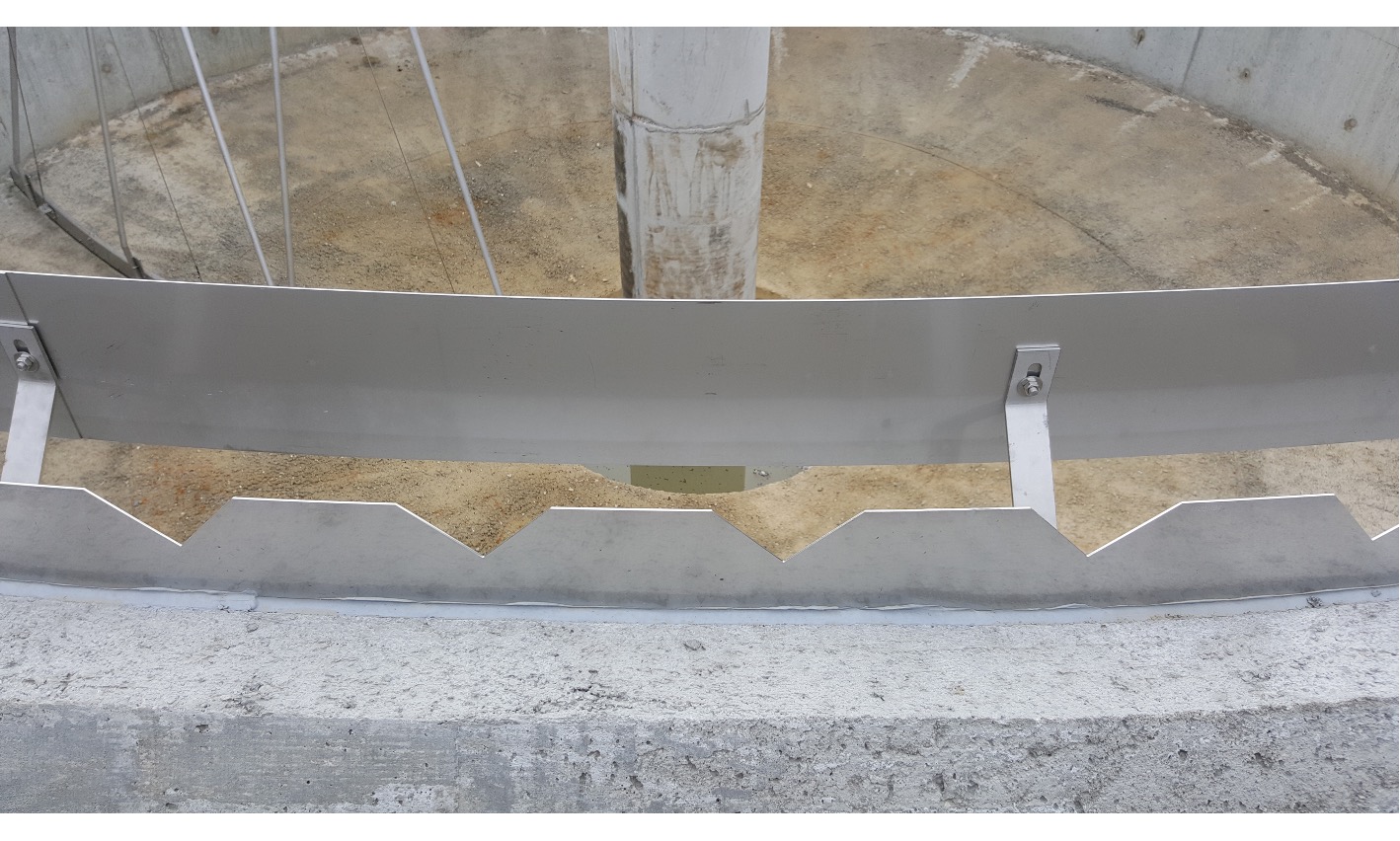 GUTTER – WEIR – DEFLECTOR – IDM PIRINEO