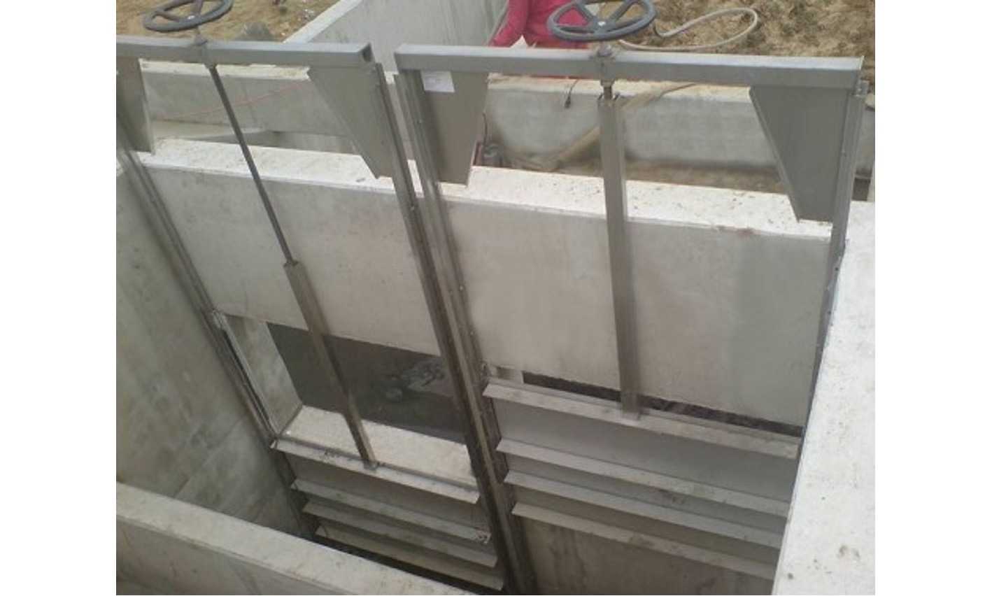 GUILLOTINE SLUICE GATE – IDM PIRINEO